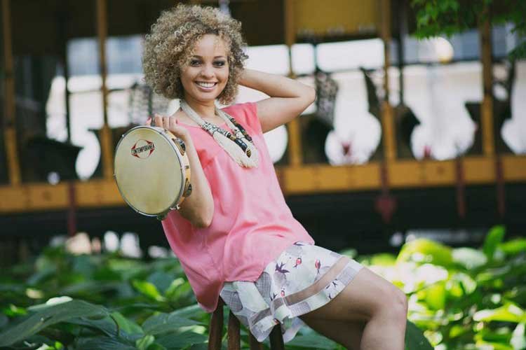 Júlia Rocha lança seu primeiro CD em BH - Cultura