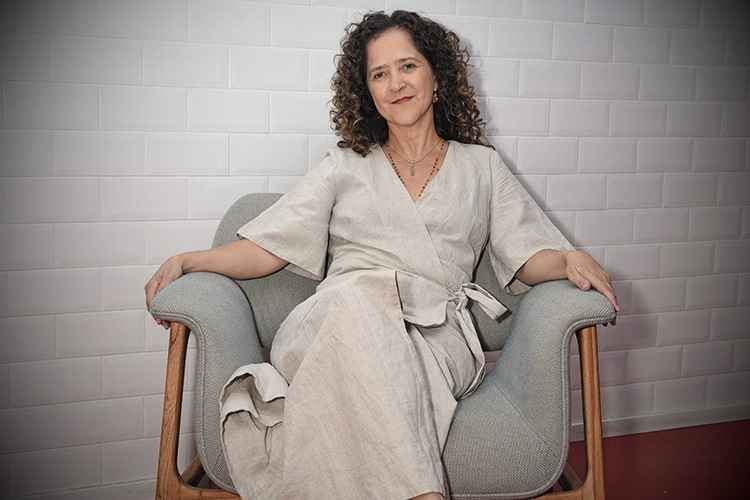 Carla Madeira fala sobre sua carreira e seu novo livro - Encontro Indica