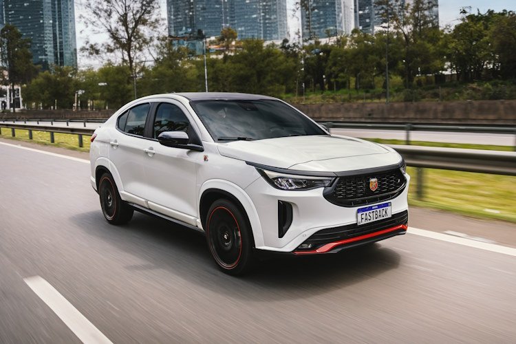 Fastback Abarth é ainda mais atraente e tem preço competitivo - Veículos